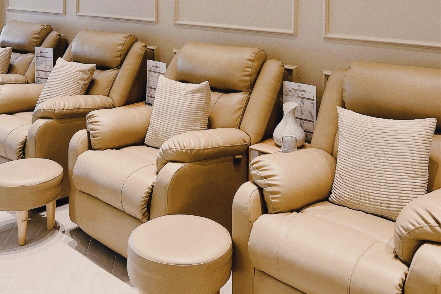 wnailloungehairspa.com